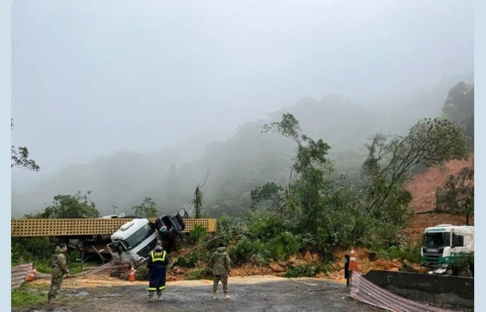 Trecho da BR-376 atingido por deslizamento pode desabar | Jandaia Online